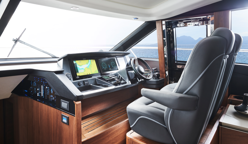 Thruster systems for recreational boats